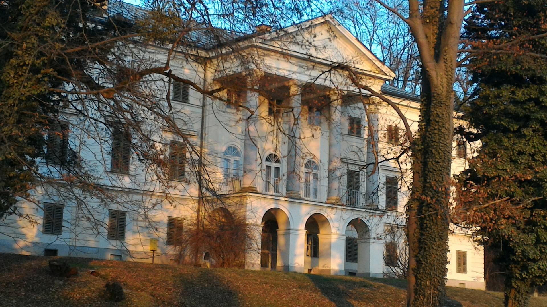 SRAMOTNO: MINISTRICE KULTURE, JELAČIĆEVI NOVI DVORI IZGLEDAJU KAO DA JE ...